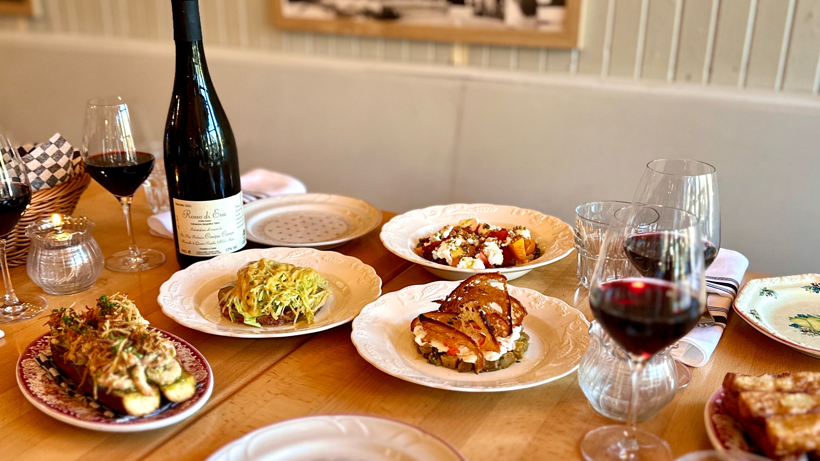 Welcome to Restaurant Knuckles: In Montreal's Top Dining Destinations!