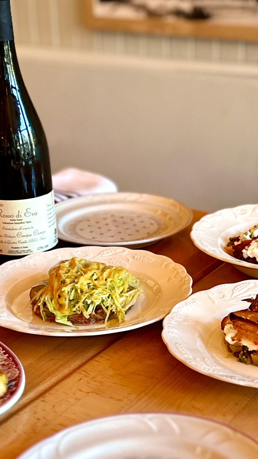 Welcome to Restaurant Knuckles: In Montreal's Top Dining Destinations!