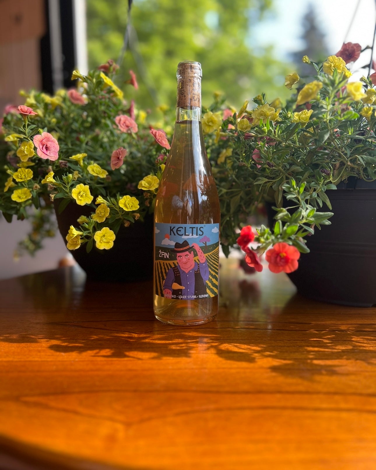 Welcome to Restaurant Knuckles: In Montreal's Top Dining Destinations!