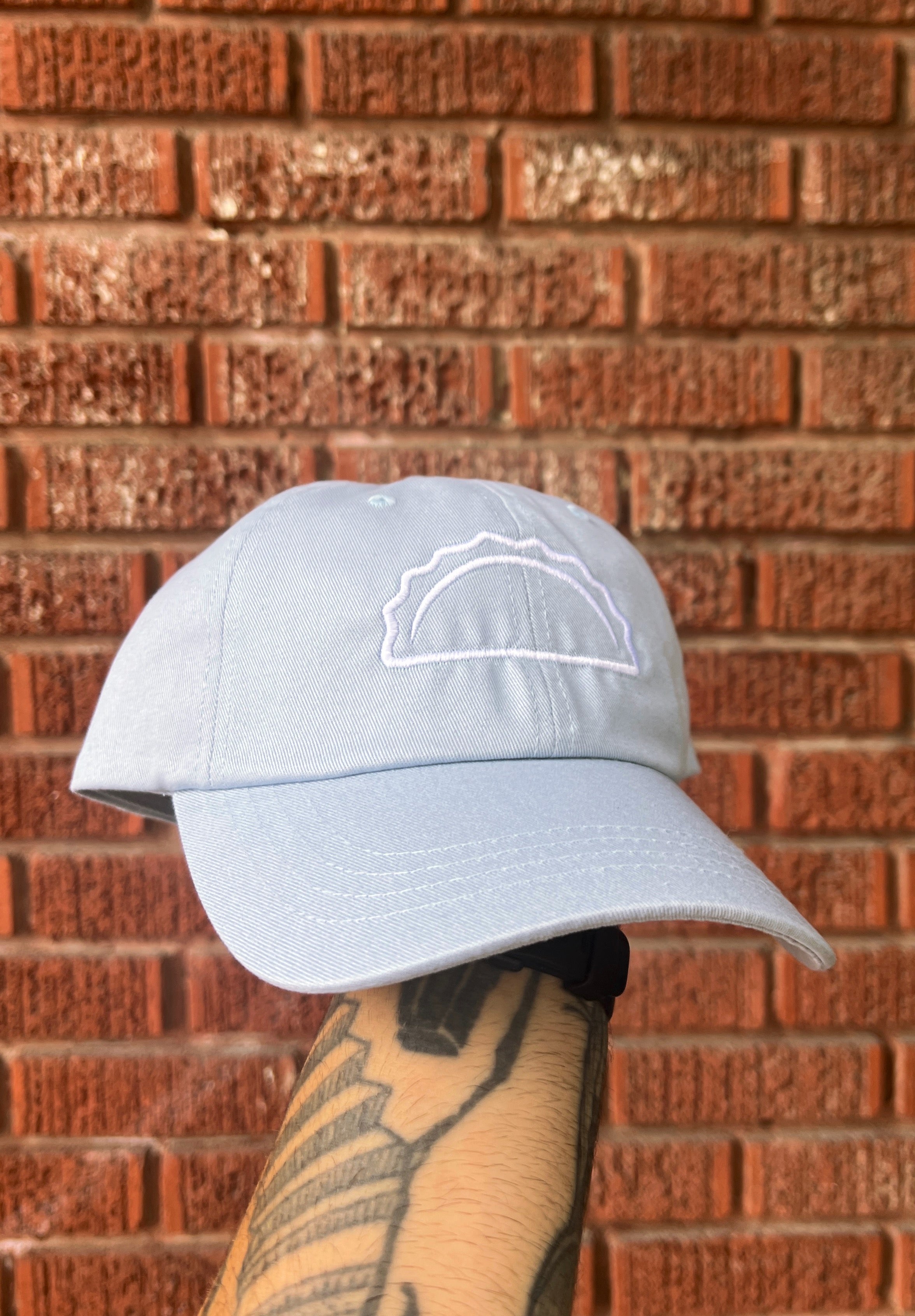 Welcome to Restaurant Knuckles: In Montreal's Top Dining Destinations!